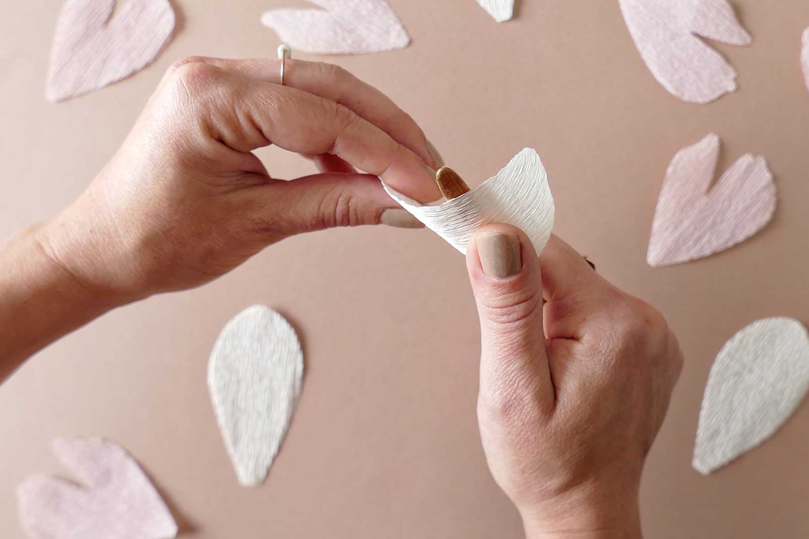 Comment faire des fleurs en papier crépon : notre tuto DIY exclusif