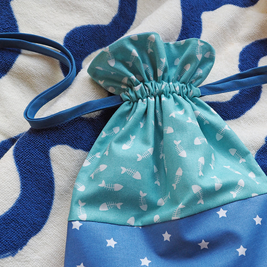 Un pochon pour ranger les petits maillots mouillés